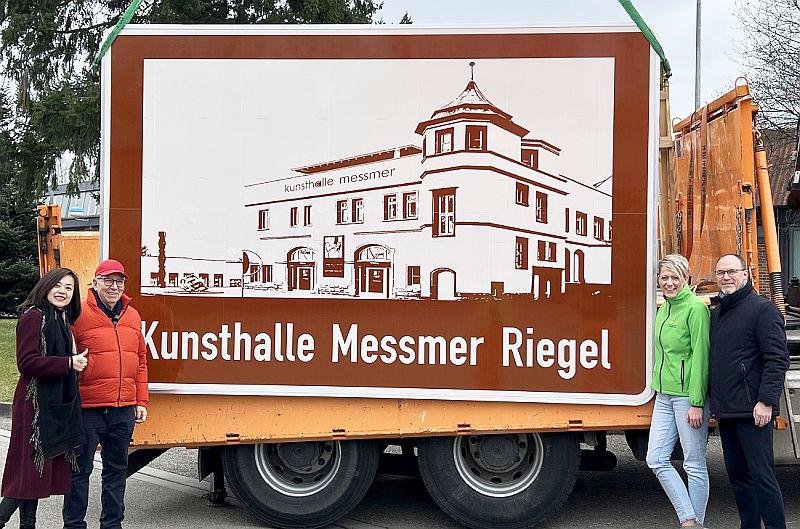 Riegel: Kunst auf der Überholspur: Neues Autobahnschild für die ...